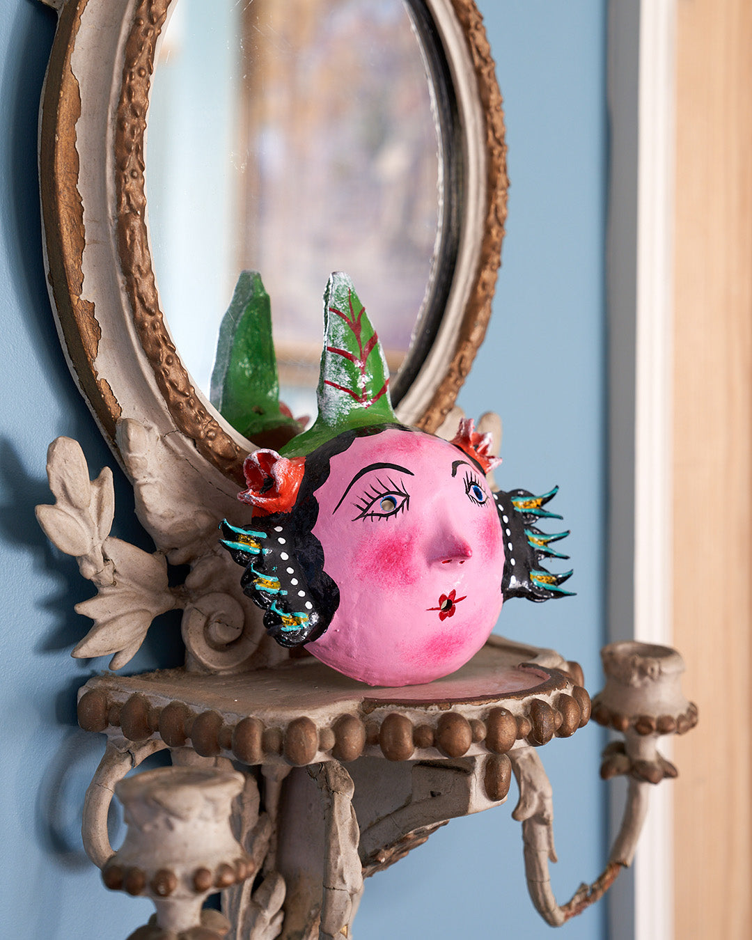 COCONUT HEADS – Montes & Clark